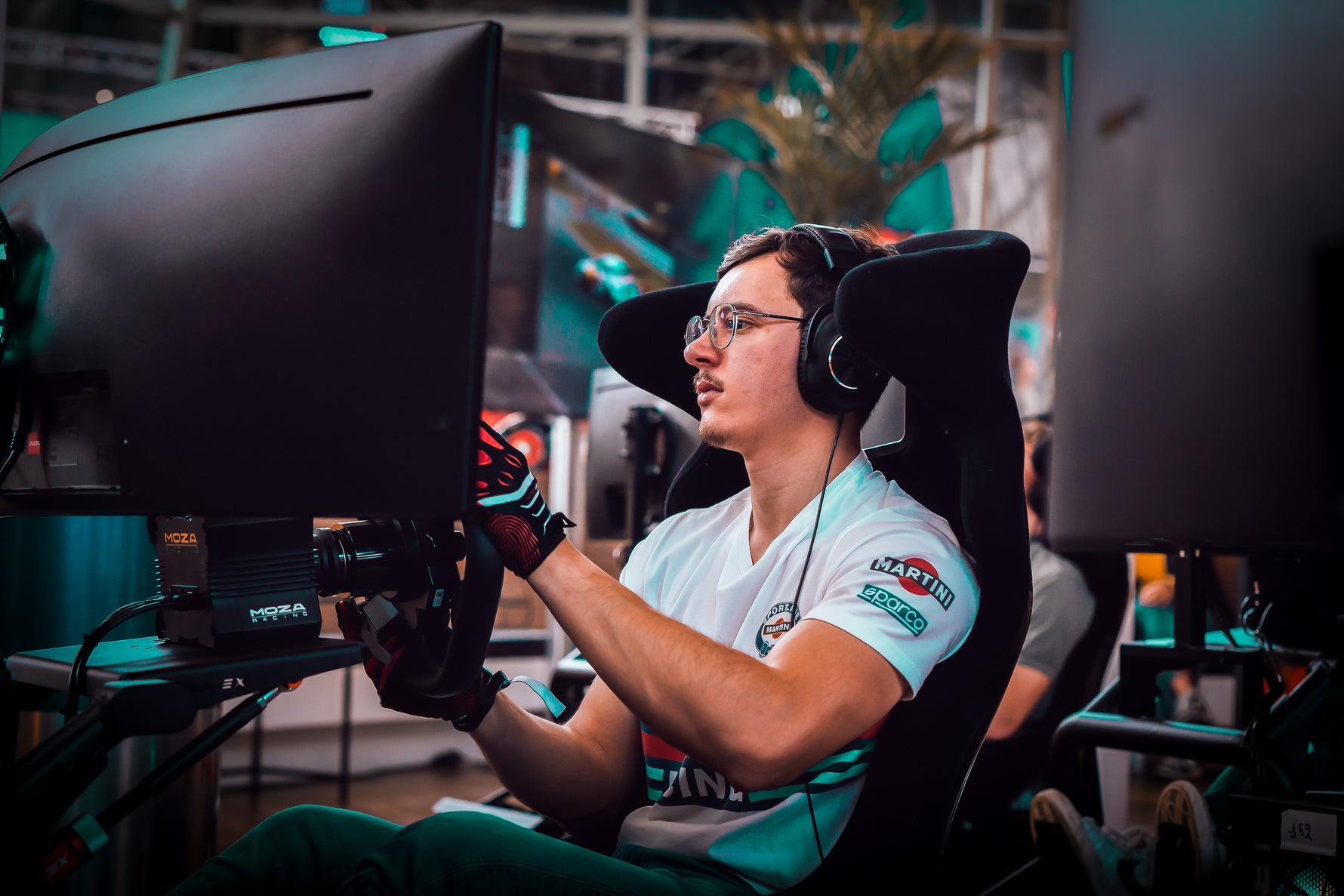 DRIVING SIMULATION CENTER – SIM RACING CENTER