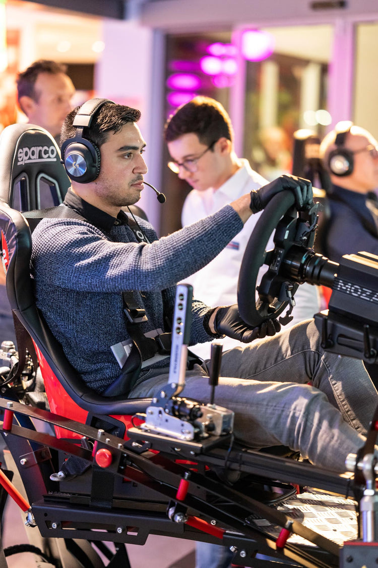 DRIVING SIMULATION CENTER – SIM RACING CENTER