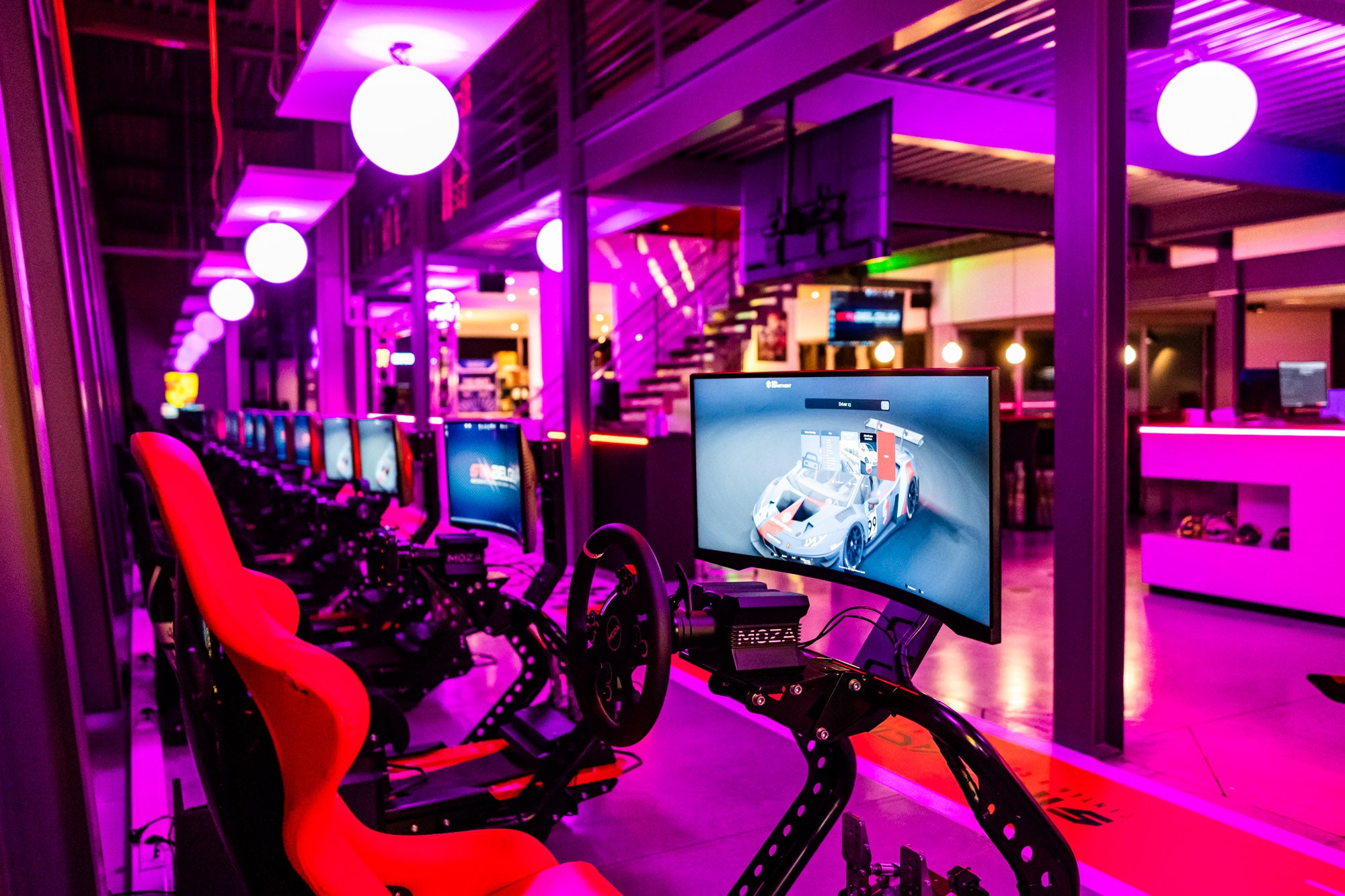 DRIVING SIMULATION CENTER – SIM RACING CENTER